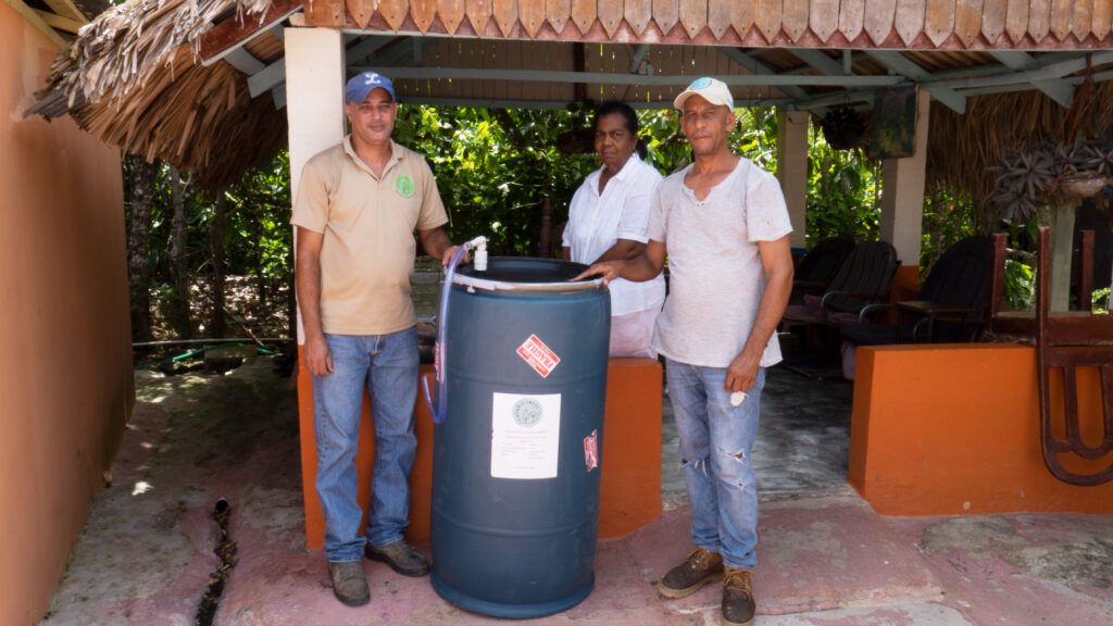 Cacao Forest technicians teach REP producers how to make organic ...